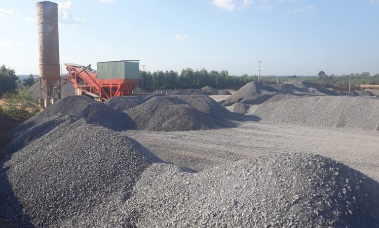 Construction of Cement-reinforced Treated Base (CTB) of Package XL-01 ...