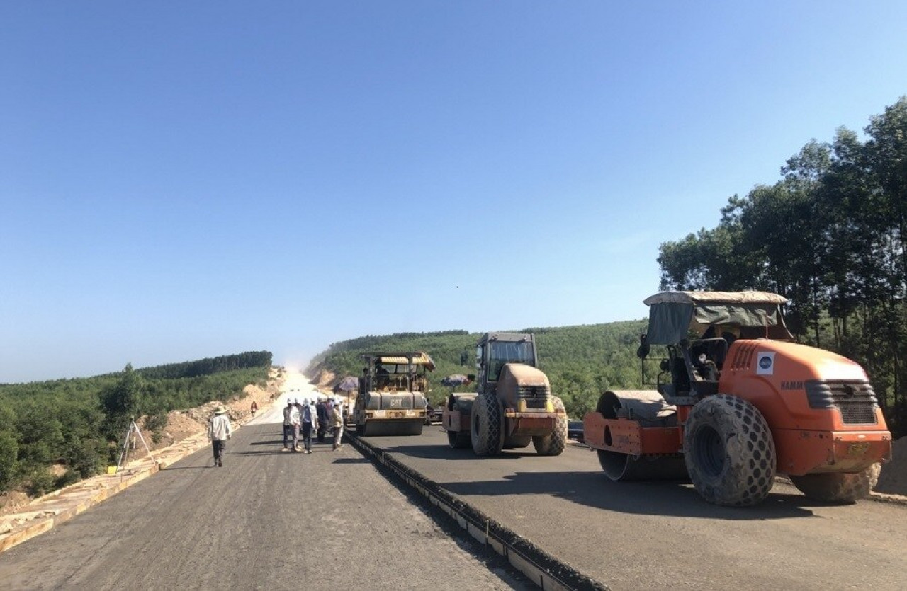 Construction of Cement-reinforced Treated Base (CTB) of Package XL-01 ...